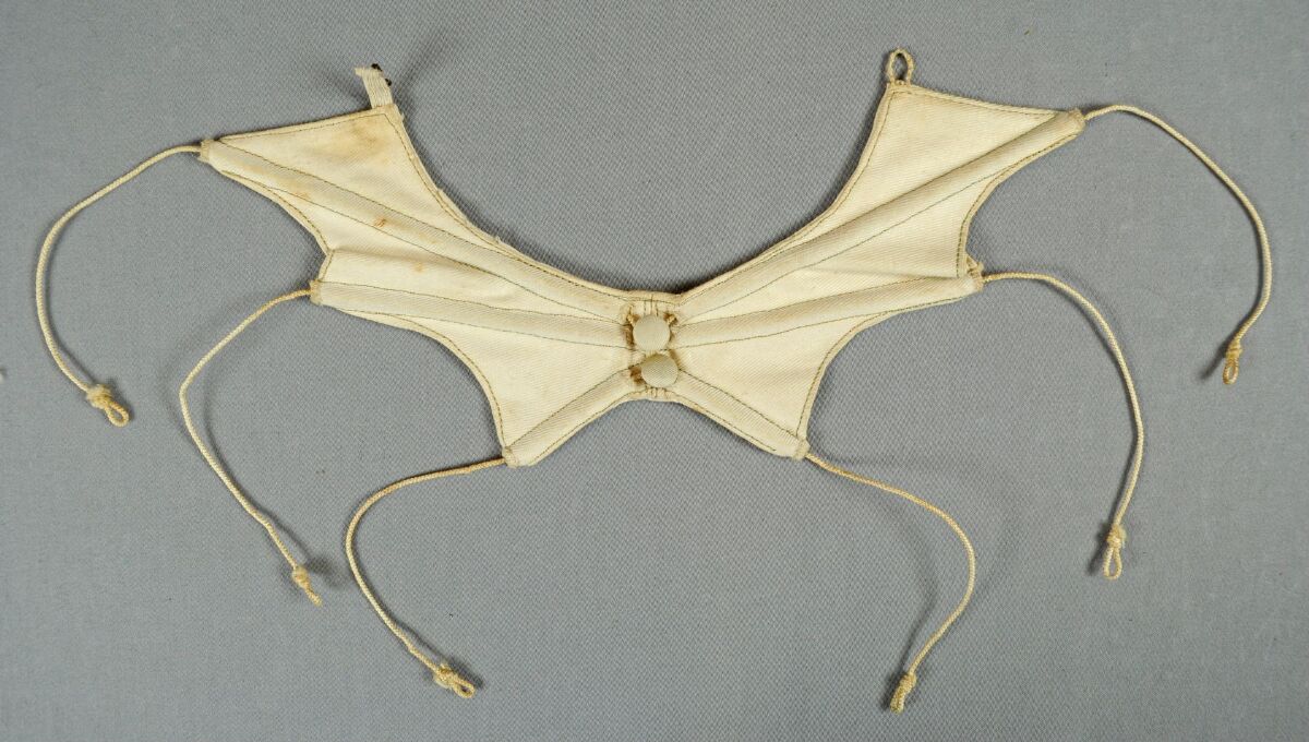 Uidentifisert, Tournure – Nasjonalmuseet – Samlingen