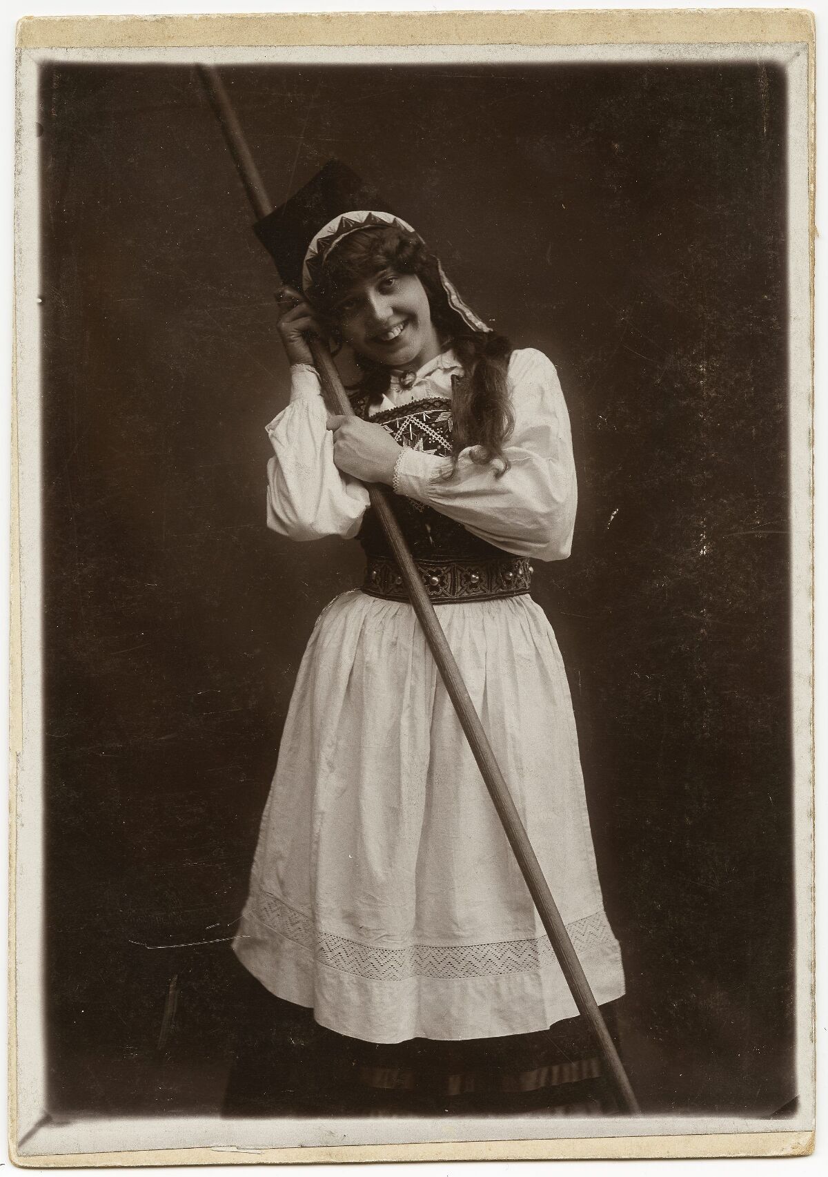 Solveig Lund, Pike i Hardanger-Bunad – Nasjonalmuseet – Samlingen